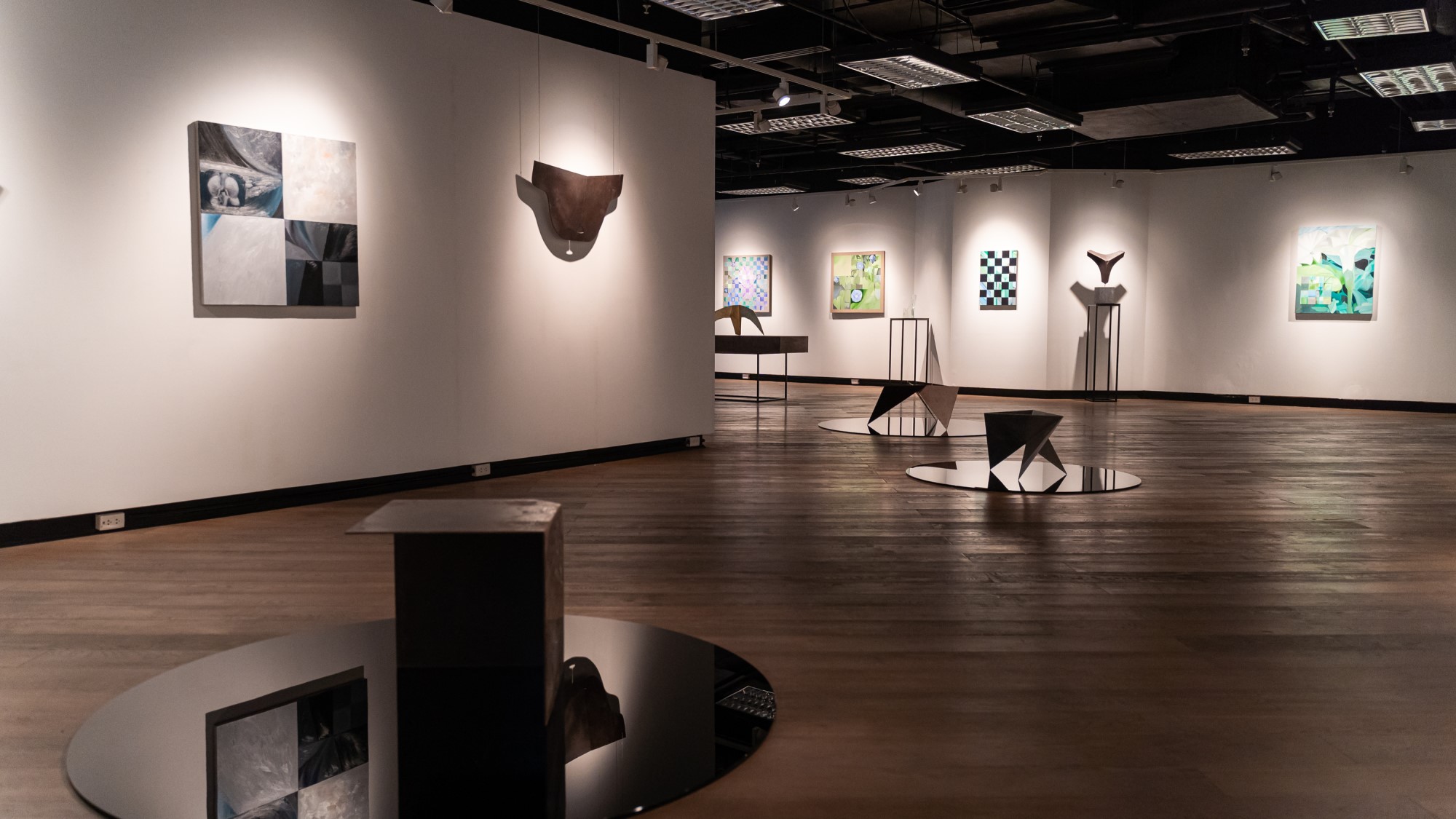 Fragments Of Soul: An Exploration Of Two-Sidedness And Dualities | Vietcetera