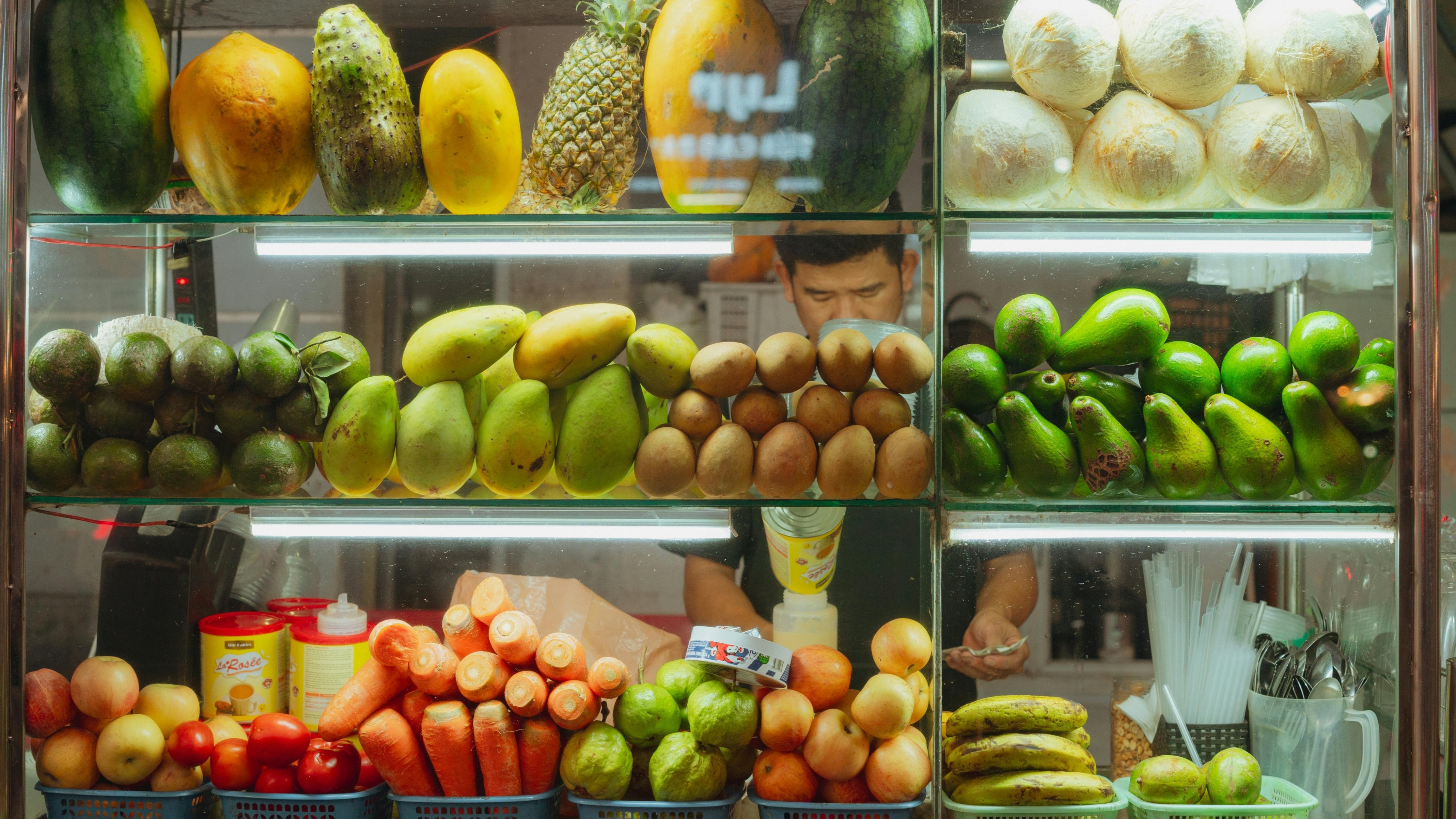 Picking Hot From Cold Fruits: Vietnamese Street Wisdom | Vietcetera