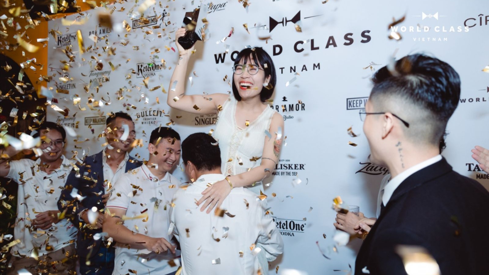 'Cô tiên răng' Ngô Kim Uyên đưa cocktail Hà Nội ra thế giới | Vietcetera