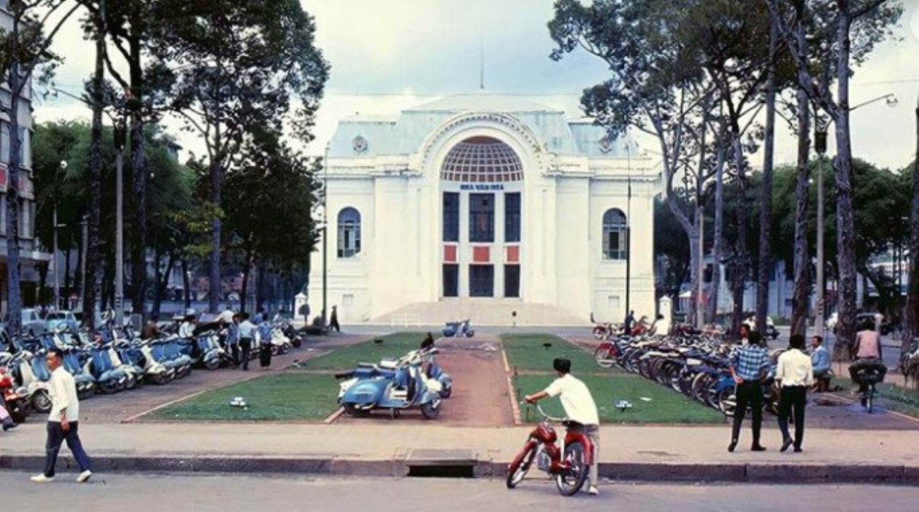 The Saigon Opera House : A History Of One Of HCMC's Most Iconic ...