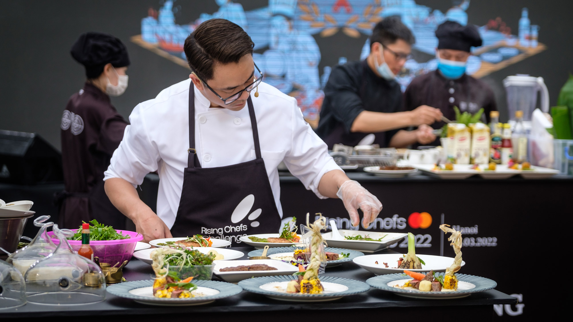 Vì đâu chúng ta yêu thích những cuộc thi nấu ăn? | Vietcetera