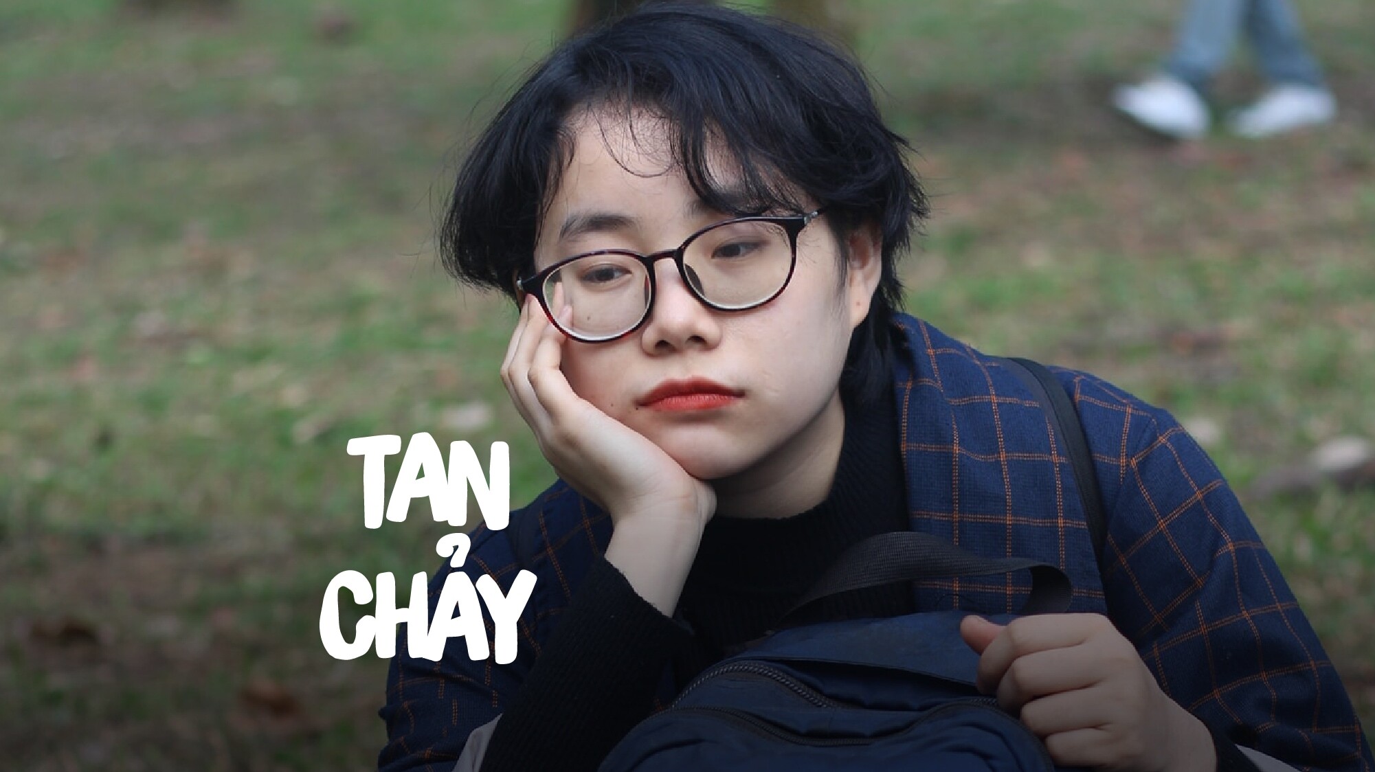 “Giọng nói nông nổi trong đầu xúi em đạp xe thẳng về quê.” | Vietcetera