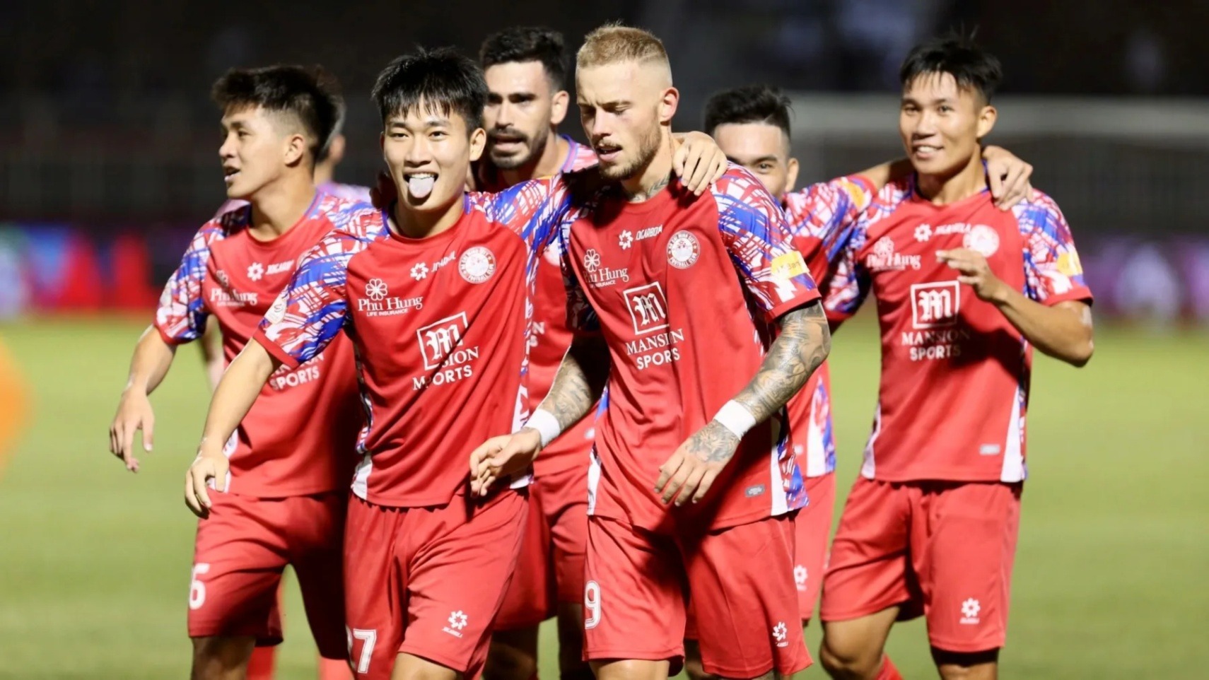 Ở Việt Nam, yêu bóng đá cũng là yêu một nền văn hóa | Vietcetera