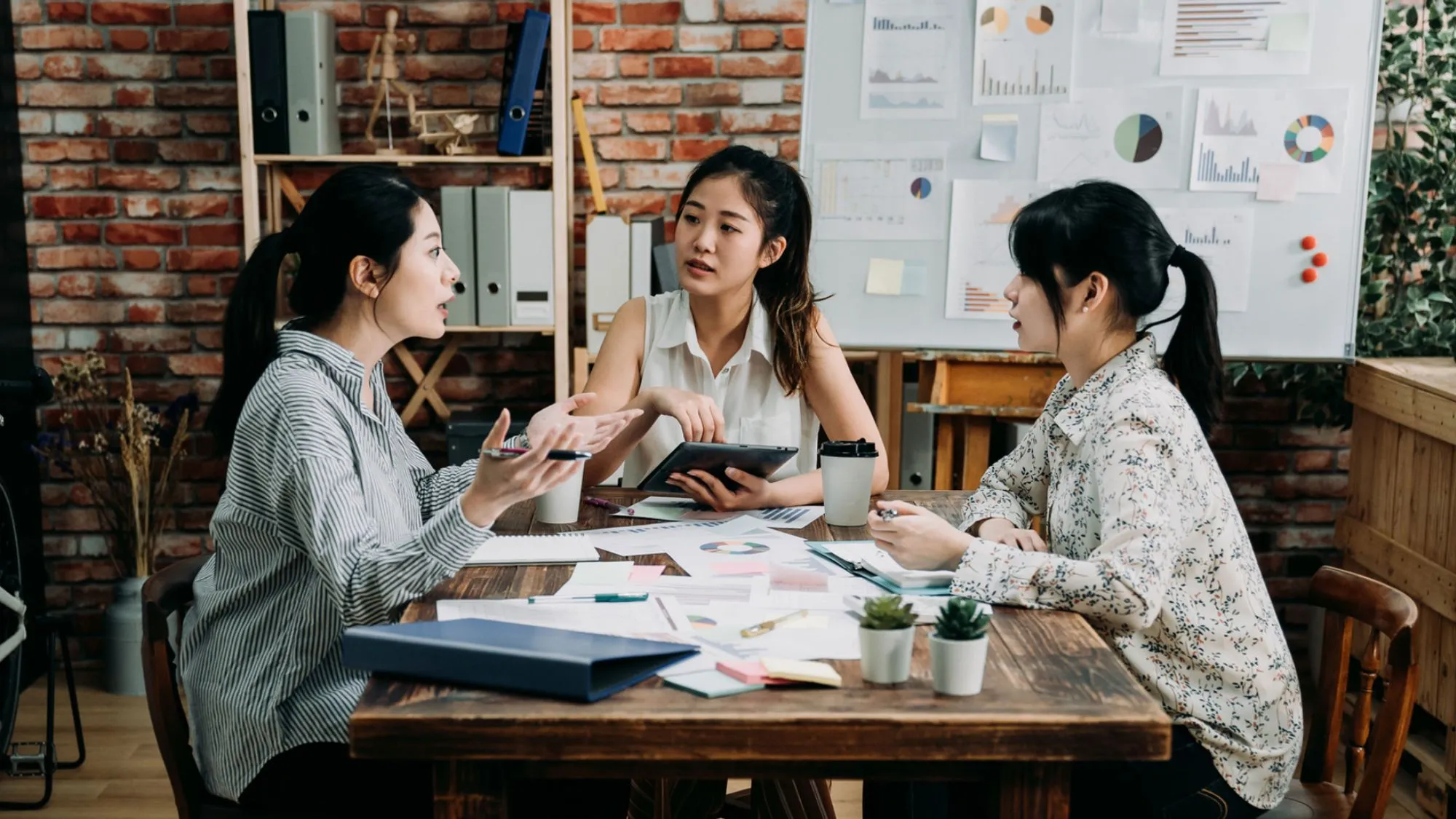 How Are Women Using LinkedIn To Demand Salary Equity? | Vietcetera