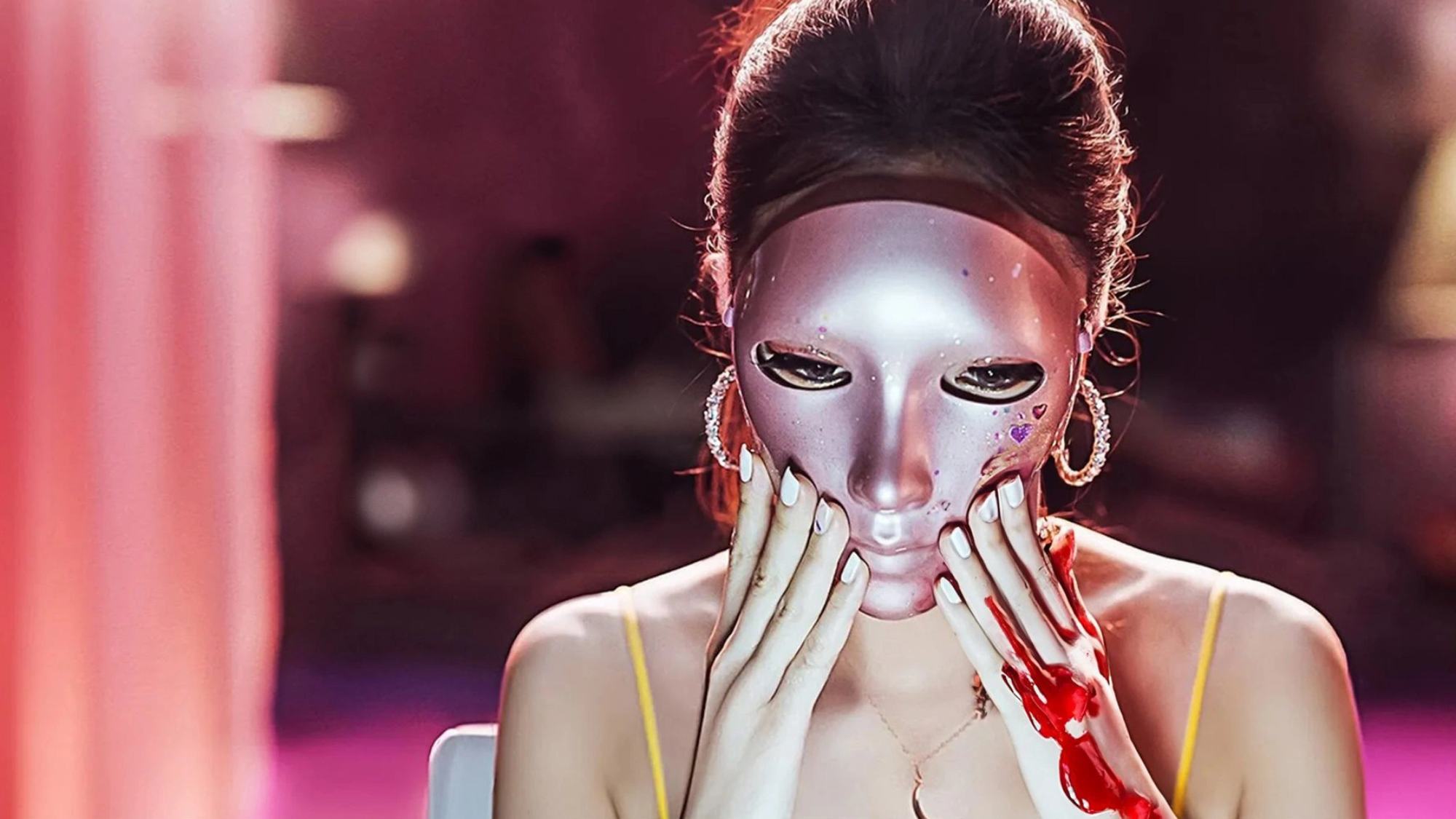 Mask Girl - Kẻ thù của phụ nữ là... một phụ nữ khác? | Vietcetera