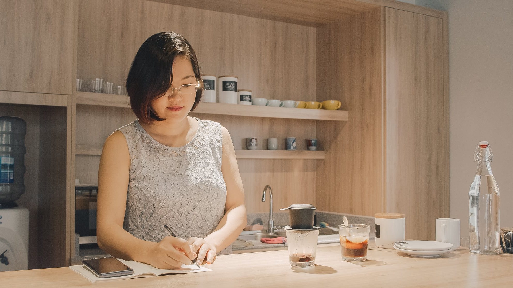 Công việc YouTuber toàn thời gian qua lời kể của Helen Lê | Vietcetera